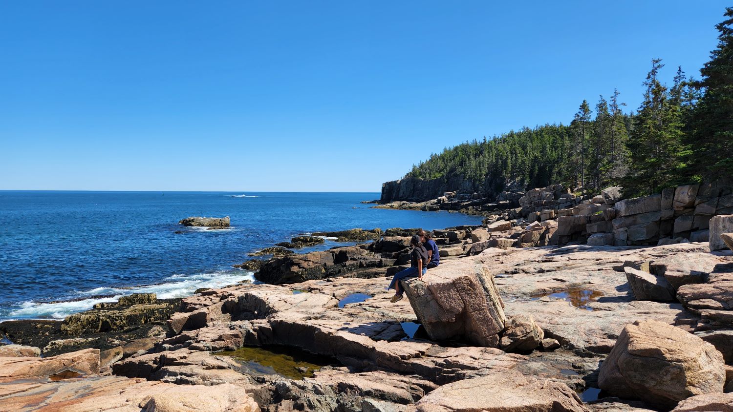 Classic summer splash: Acadia's Thunder Hole - Youth Journalism ...