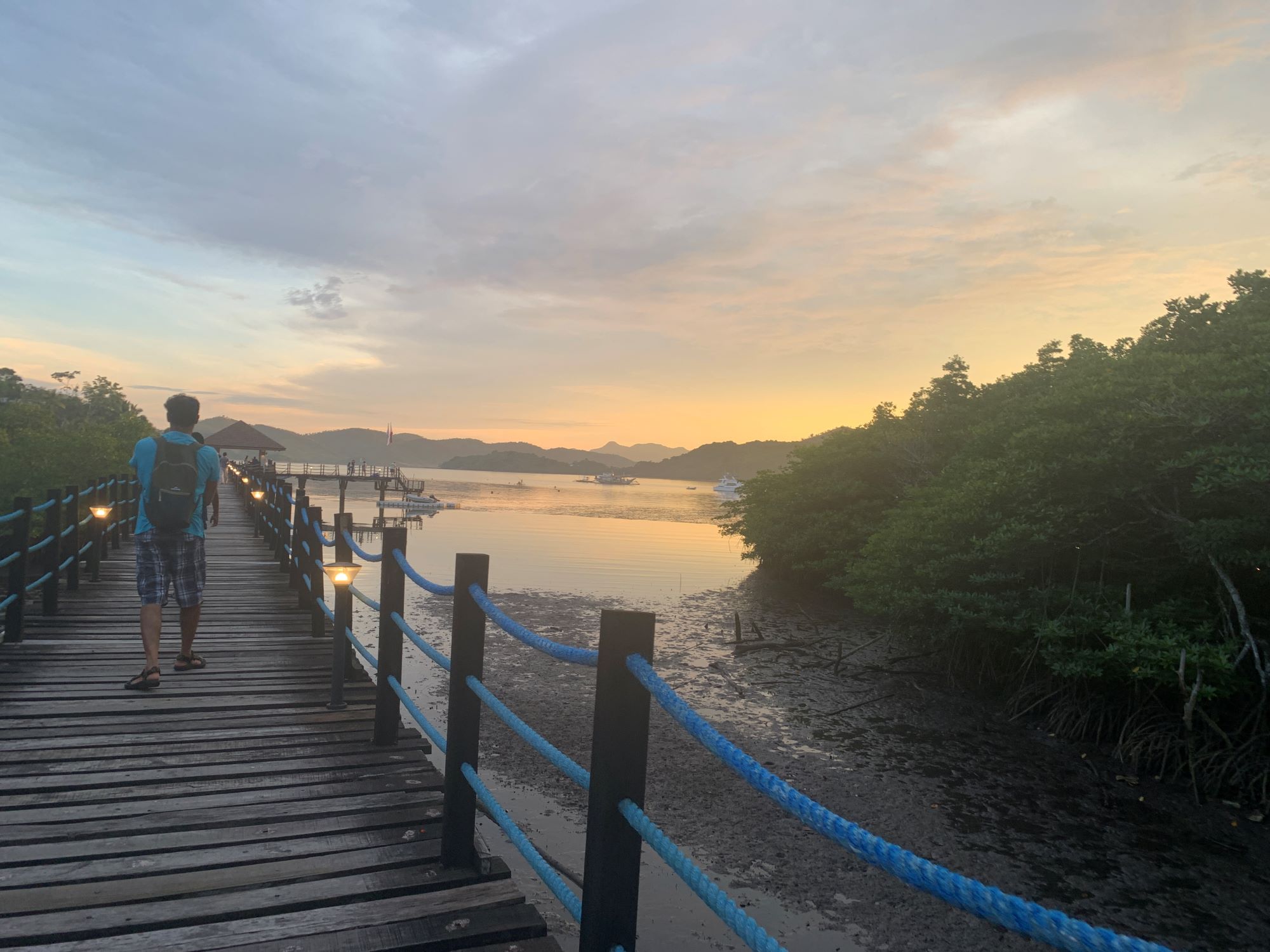 Soaking up life in the Philippines - Youth Journalism International