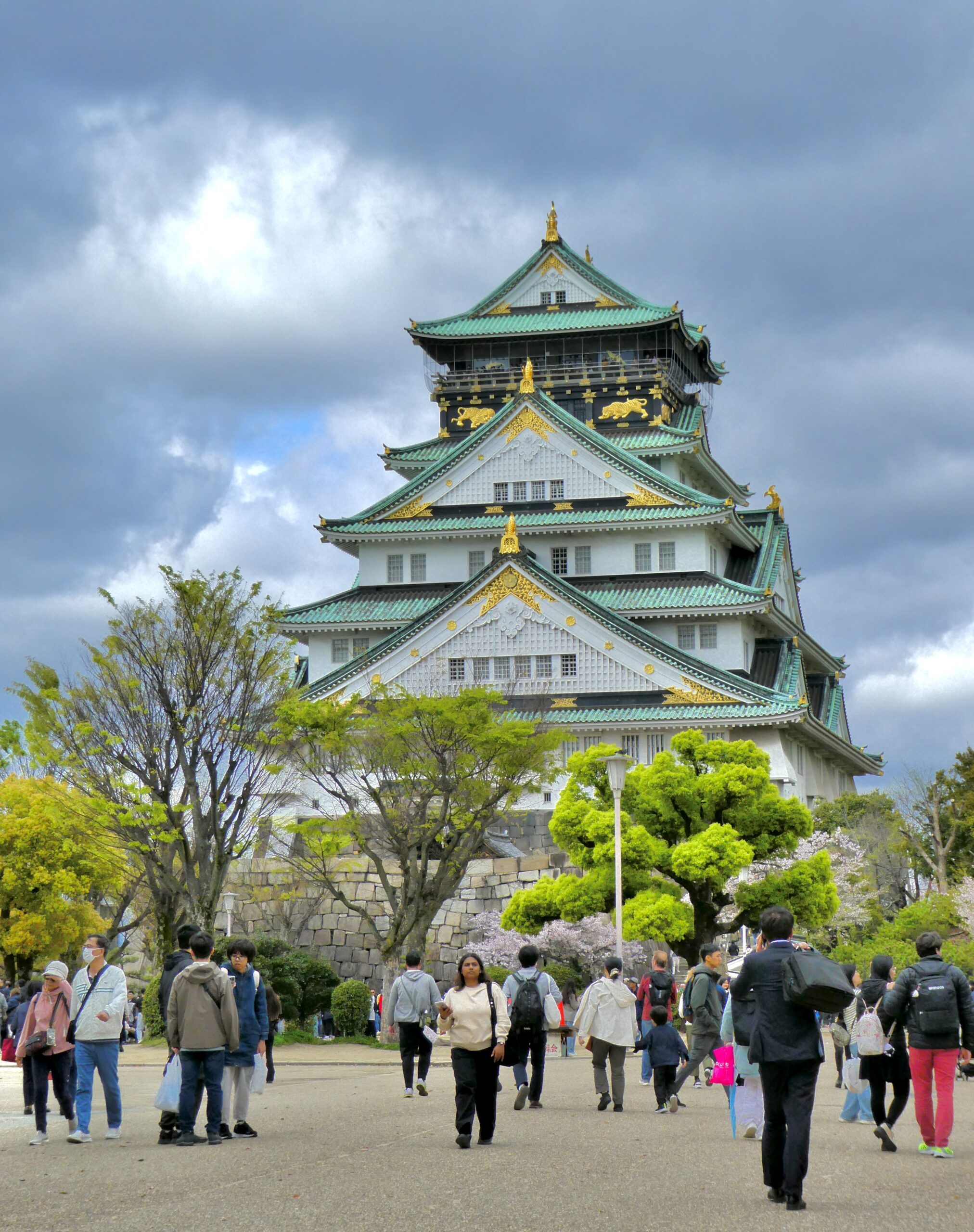 Osaka, temple, Isabel Shen - Youth Journalism International